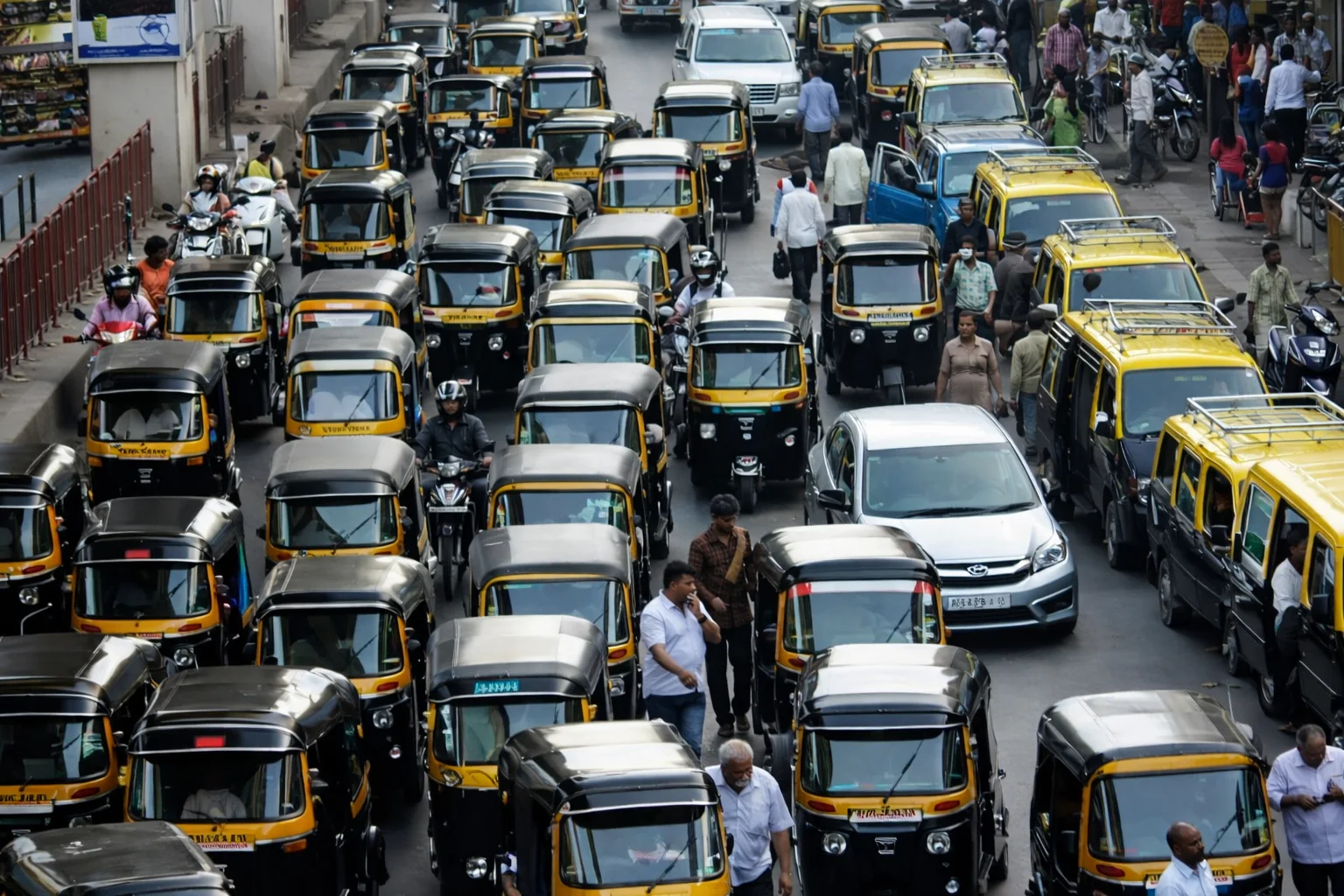 CM to launch Vahana Mitra scheme for self-owned auto drivers today